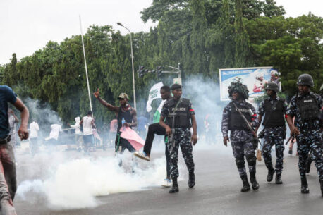 Police disperse #ReleaseNnamdiKanuNow protesters with tear gas in Abuja ...