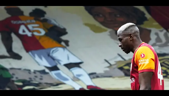 Osimhen in tears as Galatasaray fans pay tribute to late mother ...